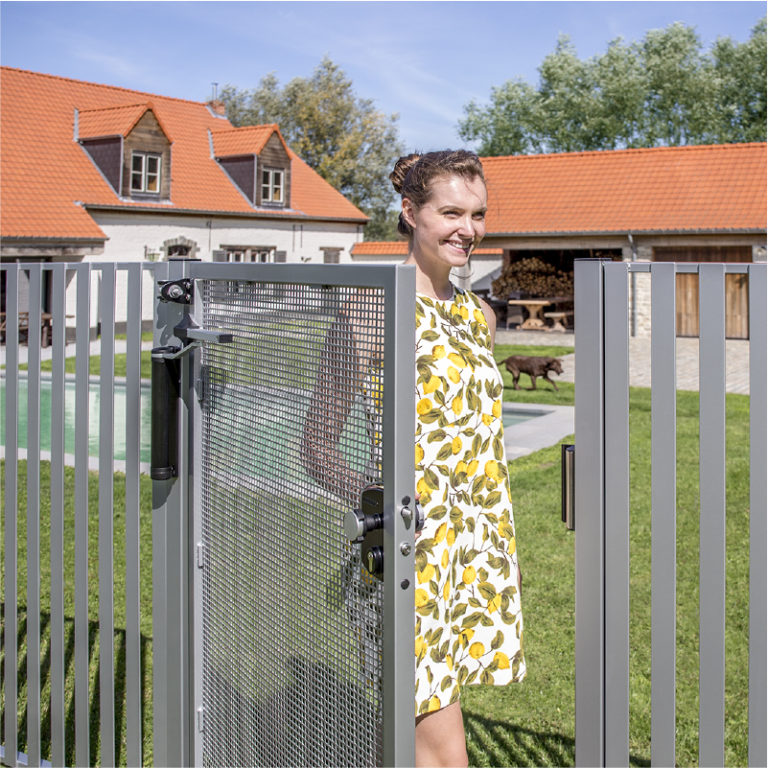 Locinox Lion Gate Closer – Gates and Accessories